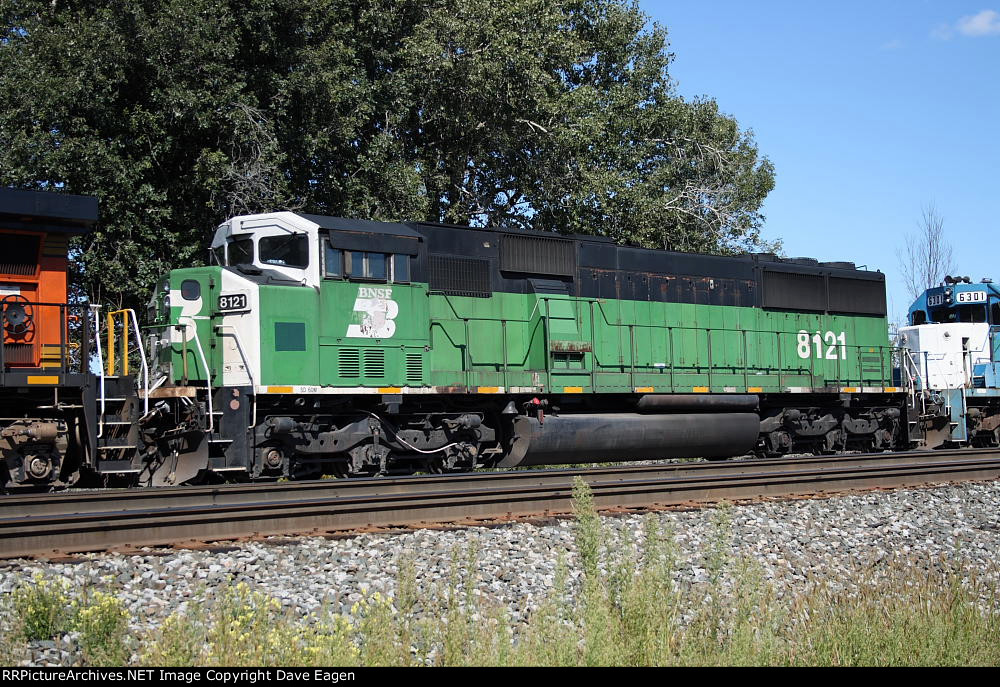 BNSF 8121